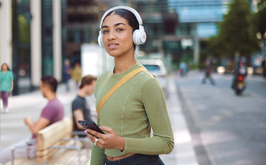 JBL Live 670NC | Trådlösa on-ear-hörlurar med True Adaptive-brusreducering
