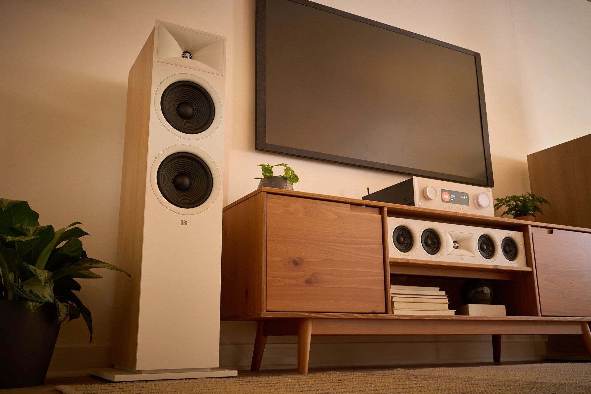 JBL Introduces L82 Classic Bookshelf Loudspeakers at CES 2020